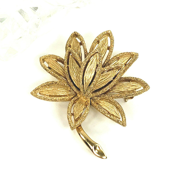 Avon | Jewelry | Vintage Avon Flower Brooch Gold Tone Filigree Pin ...